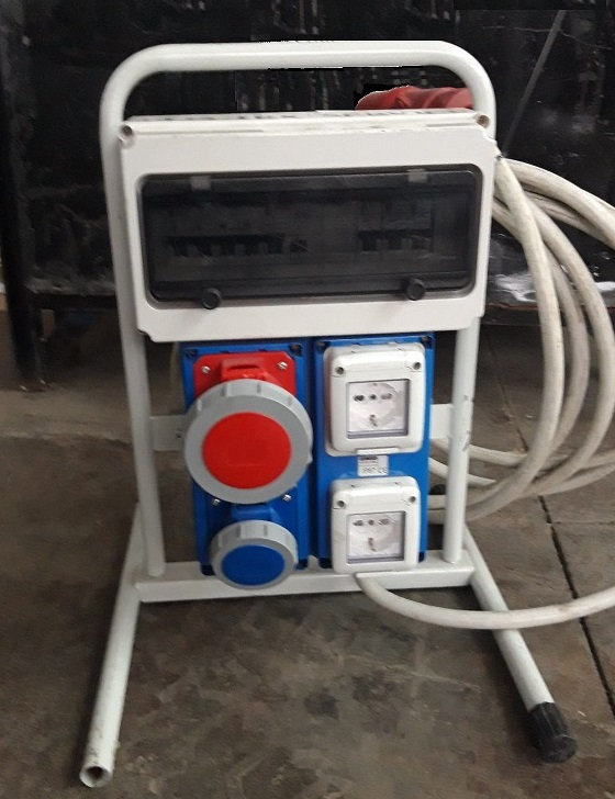 QUADRO LARGE 20 KW - 1 presa CEE 32 A trifase con neutro, 2 prese CEE ...